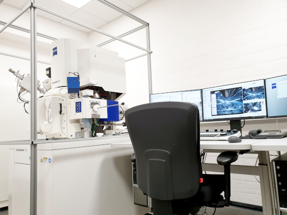 FIB-SEM Zeiss CrossBeam 550 ǀ UKD